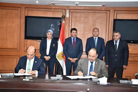 وزير الرياضة يشهد توقيع بروتوكول تعاون بين نادى النادى بشيراتون واتحاد
