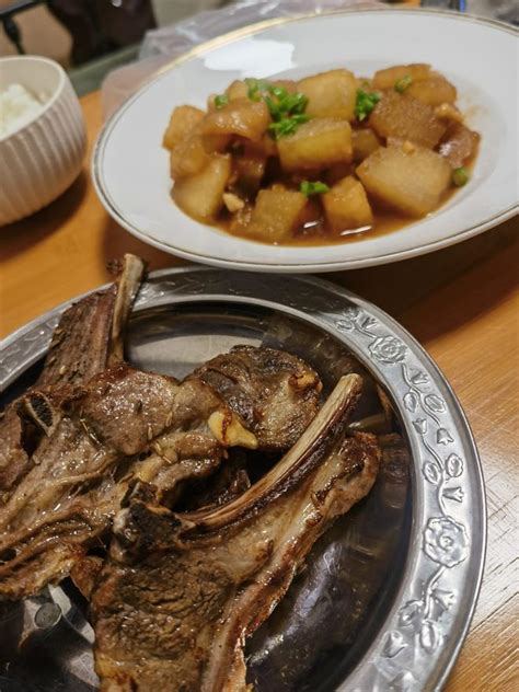 【烤羊排的做法步骤图，烤羊排怎么做好吃】小丸子在做饭下厨房