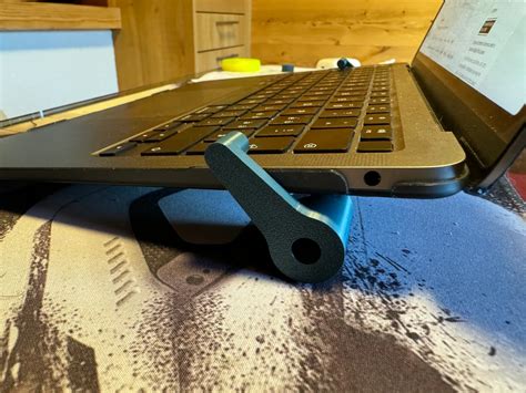 人体工学旅行笔记本电脑支架 来自 John Connor Makerworld