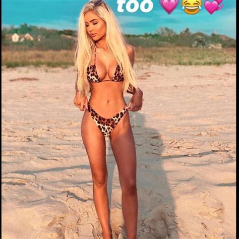 7 Hot Sexy Katerina Rozmajzl Bikini Pics