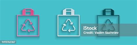파란색 배경에 분리 된 재활용 아이콘종이 쇼핑 백을 잘라 재활용 기호가 있는 가방 종이 아트 스타일 벡터 3차원 형태에 대한 스톡 벡터 아트 및 기타 이미지 Istock