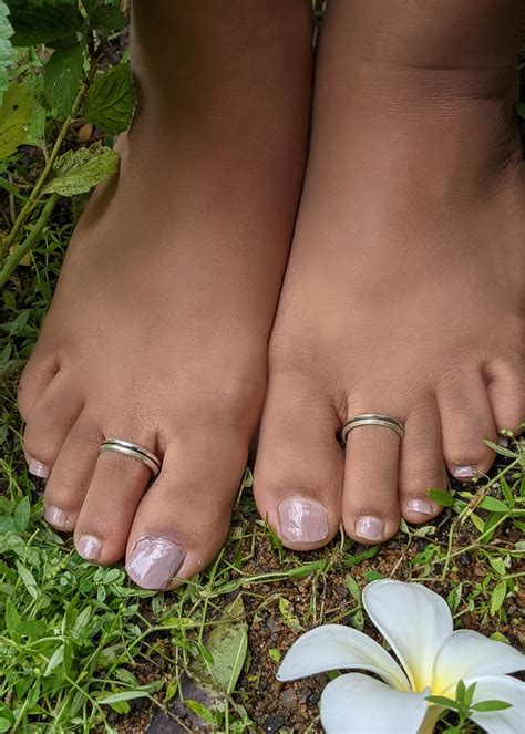 Get 925 Sterling Silver Minimalist Band Toe Rings At ₹ 1299 Lbb Shop