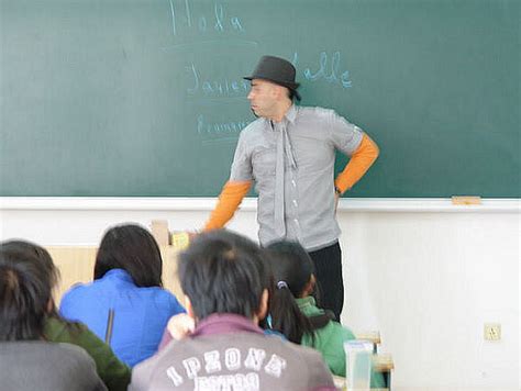 我校首届西班牙语班正式开课
