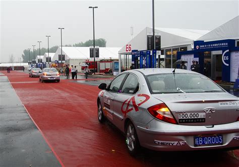 图为发车现场及奇瑞展厅 图片 新浪汽车 新浪网