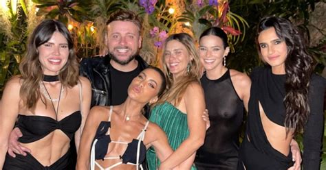 Vestido de Bruna Marquezine atriz dispensa sutiã e usa longo