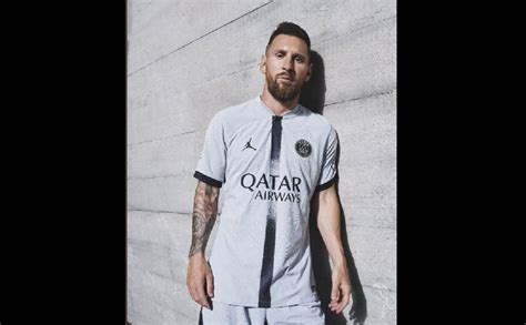 Messi presentó en Japón la nueva camiseta del PSG