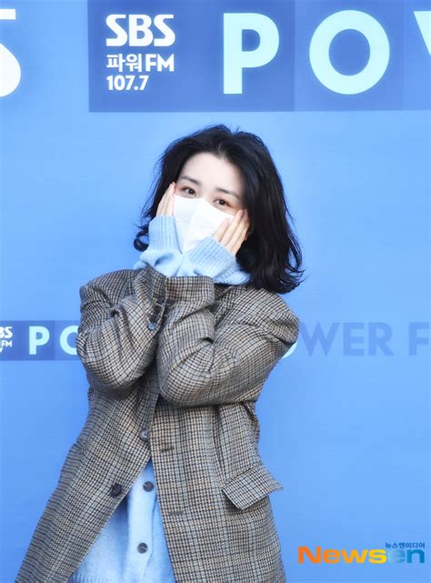 박하선 이 꽃받침에 반할 수밖에 포토엔hd 손에 잡히는 뉴스 눈에 보이는 뉴스 뉴스엔