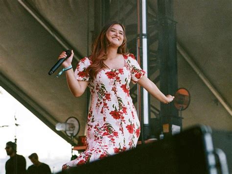 Stephanie Poetri Tanya Makna Lagu Sang Dewi Di Hitc Titi Dj Tentang