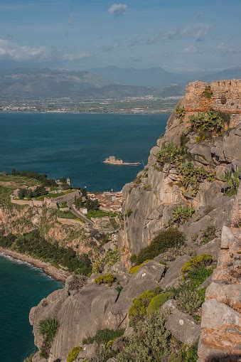 펠로폰네소스 반도 그리스에 섬 및 Nafplion에서 Bourtzi 요새의 보기 0명에 대한 스톡 사진 및 기타 이미지 0명