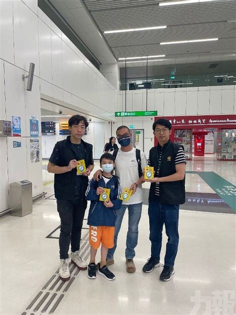消委會向旅客派發宣傳單張 介紹消費資訊及維權途徑 澳門力報官網