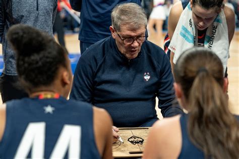 Uconn Womens Basketball Finishes No 6 In Final Regular Season Ap Poll