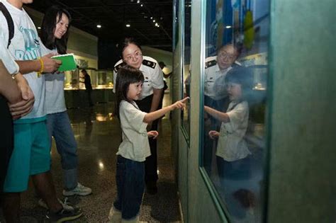 上海海关联合上海自然博物馆开展“建设美丽中国 防范外来物种入侵”开放日活动国门观众蟑螂