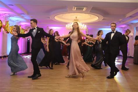 Studniówka XXI Liceum Ogólnokształcącego w Białym Pałacu ZDJĘCIA