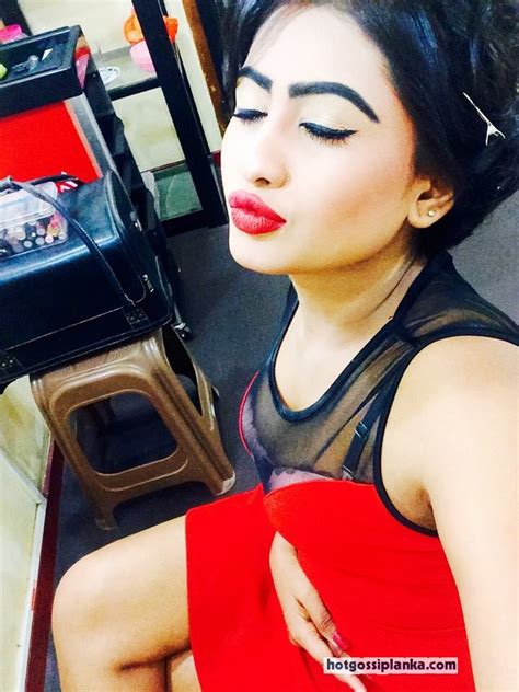 Sri Lankan Hot Girls Piumi Hansamali Latest Hot Sexy Red Selfie Photo