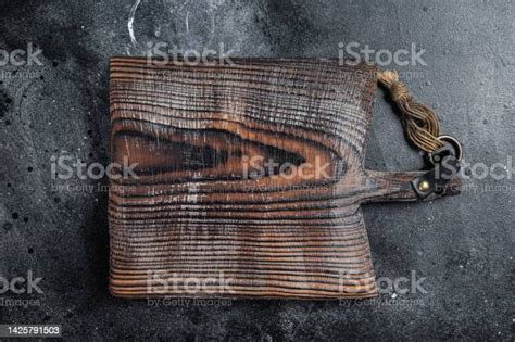 오래된 빈 도마와 함께 배경 요리 검은 색 배경 맨 위 보기입니다 복사 공간 0명에 대한 스톡 사진 및 기타 이미지 0명