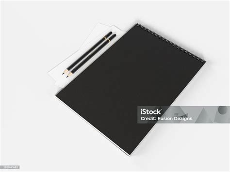 빈 기업 브랜딩 문구류 모형에는 사무용 종이 소책자 공책 및 연필 시트가 있습니다 브랜딩 아이덴티티를 위해 흰색 배경에 고립 된 기업 아이덴티티 문구 모형 0명에 대한 스톡