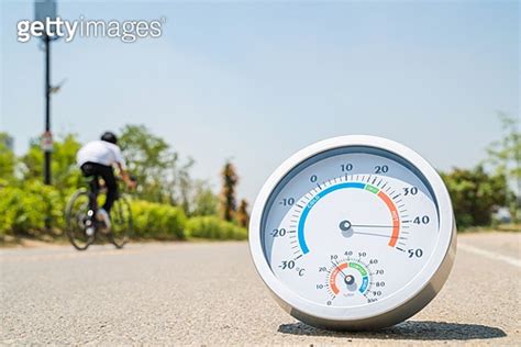 라이프스타일 서울 대한민국 여름 폭염 뜨거움 컨셉 폭염 자연현상 여름 계절 아지랑이 온도계 이미지