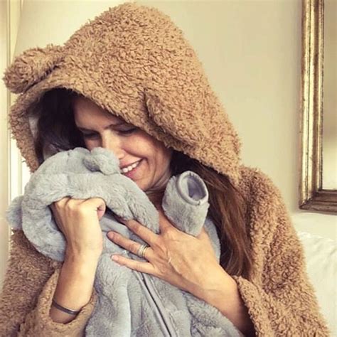 MAMÁ OSA IMPACIENTE isabelmacedophoto no ve la hora de tener a su