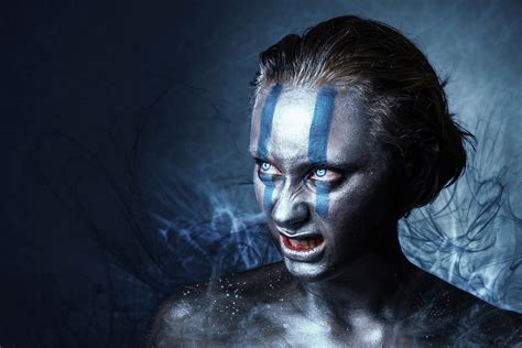 デスクトップ壁紙 女性 裸の肩 青 輝く目 写真操作 フェイスペイント 頭 闇 スクリーンショット x px コンピュータの壁紙 架空の人物 特殊