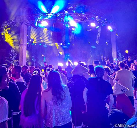 2022 Wdw Epcot Dj Dance Party New Years Eve Crowds Allearsnet