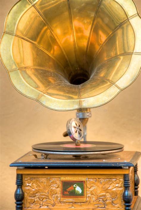 An Old Phonograph Sitting On Top Of A Record Player