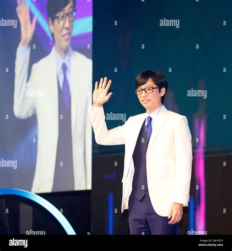 Yoo Jae Suk Sep 6 2022 Yoo Jae Suk Poses For Photos At A Press