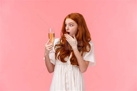 震惊和震惊的红发女人吃惊高清图片下载 正版图片506356385 摄图网