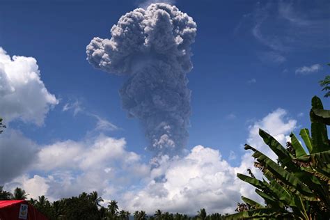 Indonesia Raises Alert To Highest Level For Ibu Volcano