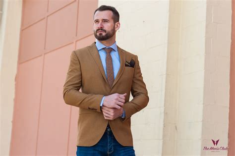 Контрастное сочетание синего и песочного колоритный платок если детальный подход к своей