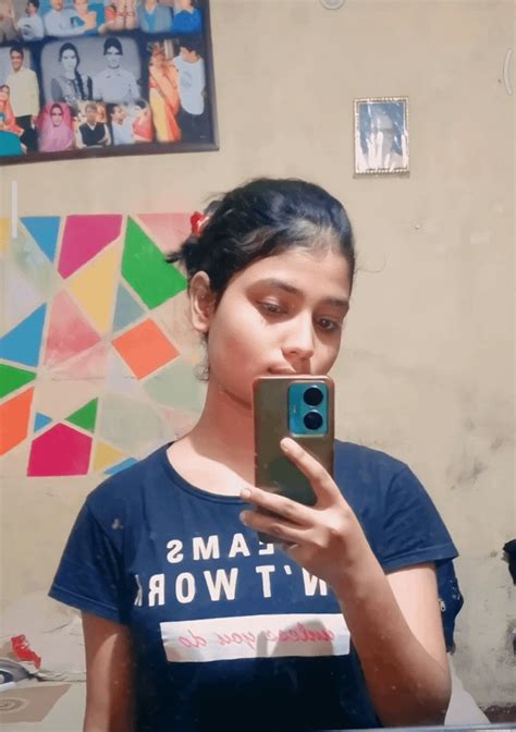 My Friend Sakshi Verma Sexy Selfie Koun Koun Esko Chodhna Chahe Ga R