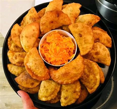 Гоё хоолны жорууд Бяцхан Хуушуур Жор Ойролцоогоор 16 ширхэг хуушуур Гурил 250 гр Ус 150 мл