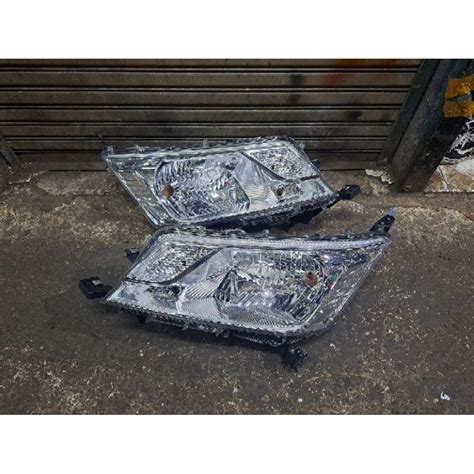 Jual Headlamp Headlight Lampu Depan Toyota Hiace Premio Shopee Indonesia