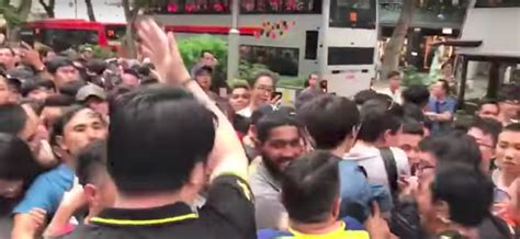 Crowds Gather Around The World To Buy The Iphone X Videos Philip