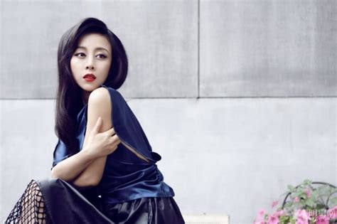 江映蓉李斯丹妮新歌宣传照 性感妩媚显潮范