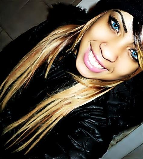 Meninas De Olhos Claros