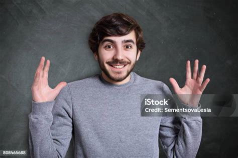 Ekspresi Wajah Manusia Dan Emosi Potret Hipster Muda Dengan Jenggot Dan