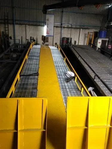 Mild Steel Hydraulic Loading Ramp For Industrial Size Capacity 10 15 Ton At 365000 Unit In Pune