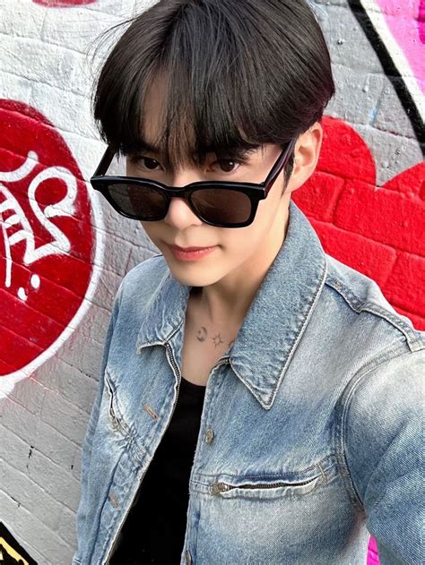 Sung Hanbin Zb1 Zerobaseone Selca Icon Hanbin Singing Pretty People