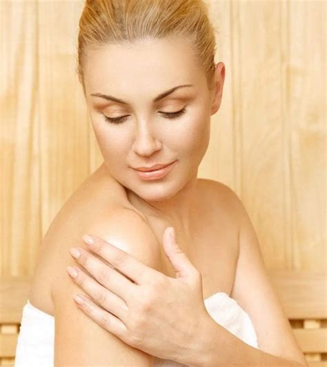13 Best Body Oils For Glowing Skin Approved By A Makeup Artist 2025