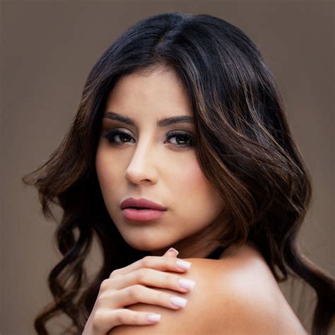 Hayda Veloz Nominada En Los Premios Influencer Icono 2024 En Colombia Como Carisma Digital