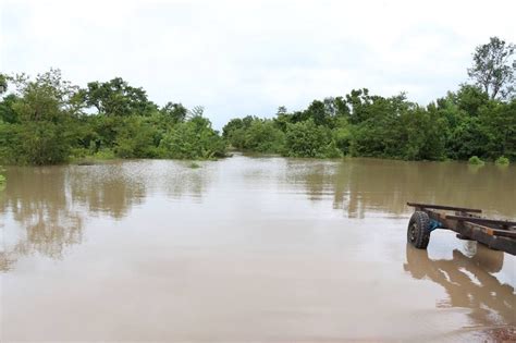 ភ្លៀងធ្លាក់ទាំងថ្ងៃទាំងយប់ជាប់គ្នាជាច្រើនថ្ងៃ បង្កឱ្យមានជំនន់ទឹកភ្លៀងនៅតំបន់មួយចំនួន