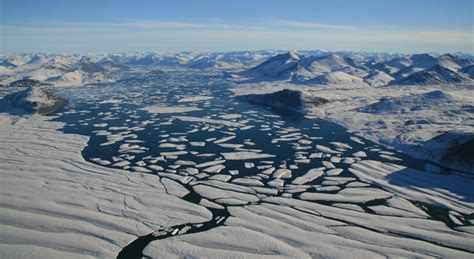 Canadas Arctic Ice Shelves Breaking Up Fast Us News Environment