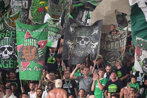La Ligue 1 Attendait Le Retour De Saint Étienne Et Les Supporters Des