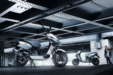 Motorrad Vergleich Peugeot Streetzone Naked Vs Peugeot Streetzone Naked
