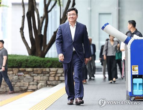 삼성 7개사 대표 간담회 참석하는 이찬희 준감위 위원장