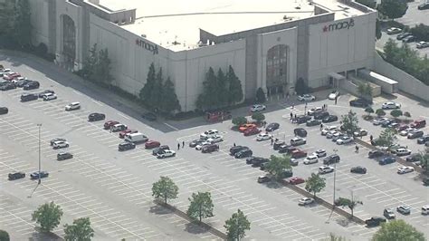 Video Shows Cops Ram Robbery Suspect Fleeing From Mall Of Georgia After Armed Jewelry Heist