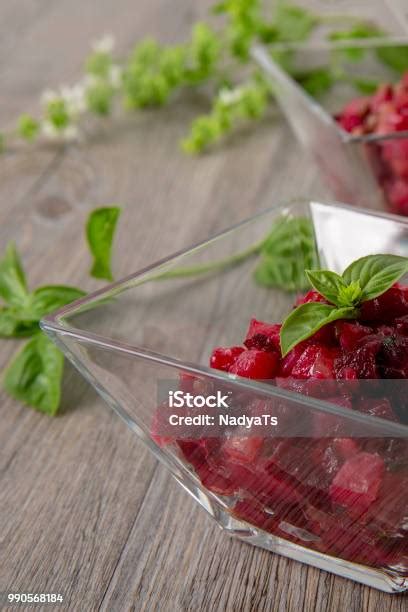 비트에서 샐러드입니다 비 전통적인 러시아 샐러드 야채와 사탕 무에서 만들어 이다 3 샐러드 그릇 감자 요리에 대한 스톡 사진 및 기타 이미지 Istock