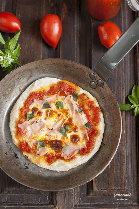 PIZZAS VARIAS CON COCCIÓN PREVIA EN SARTÉN DE HIERRO Atrapada en mi