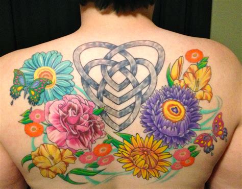 Celtic Motherhood Knot With Flowers