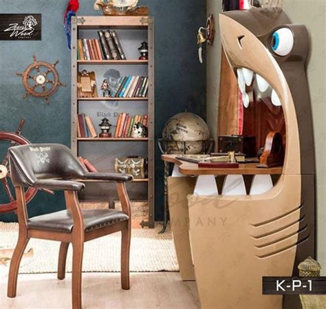Shark Table Zoom Wood